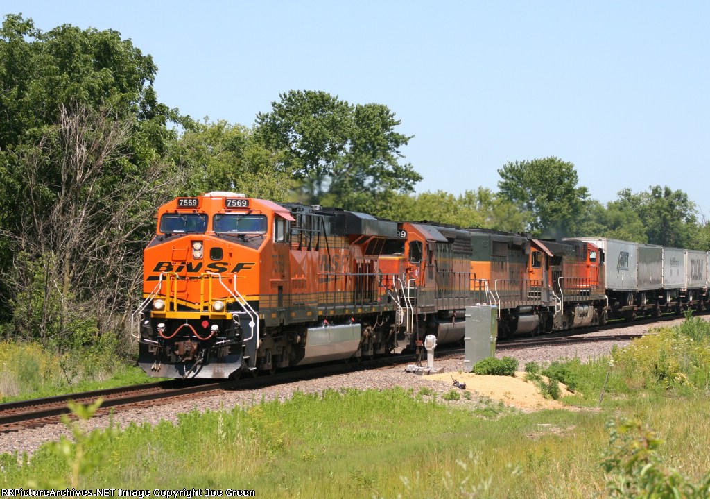 BNSF 7569